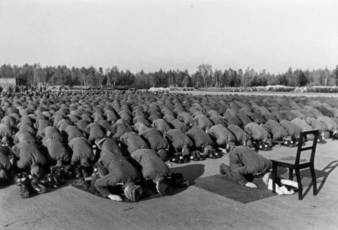 Extremely rare photos of Muslims in history - Aquila Style