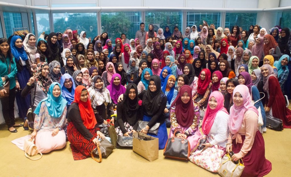 Amenakin: Larger than Life in Singapore - Aquila Style